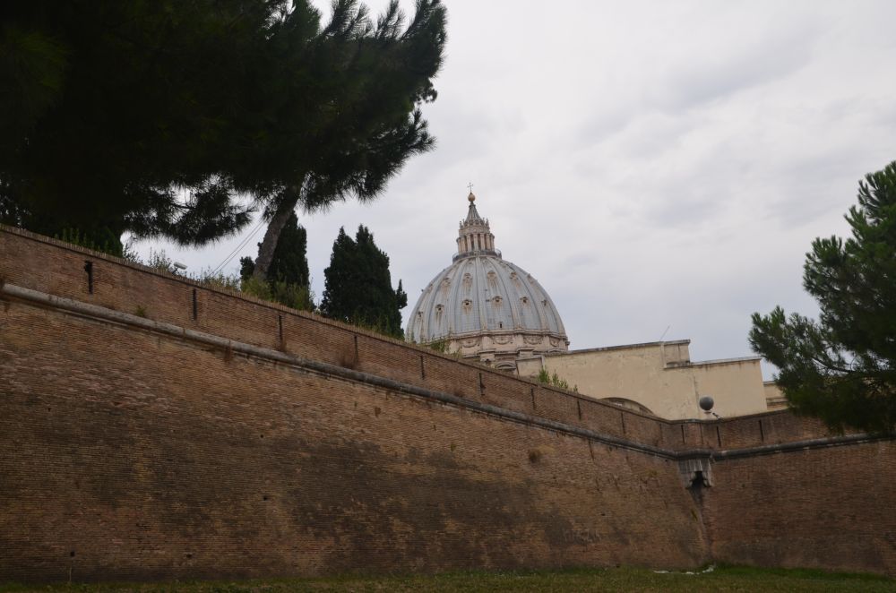 Pope Says Those Who Build Walls 'Aren't Christian,' Lives Behind ...