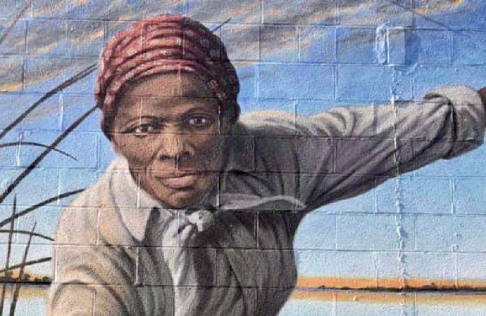 Harriet Tubman Mural Stops Onlookers in Their Tracks
